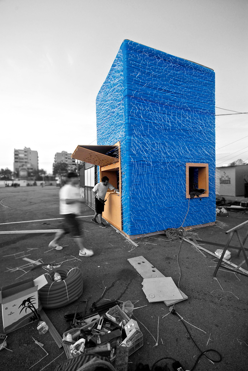 BLUETUBE TEMPORARY BAR | designboom.com