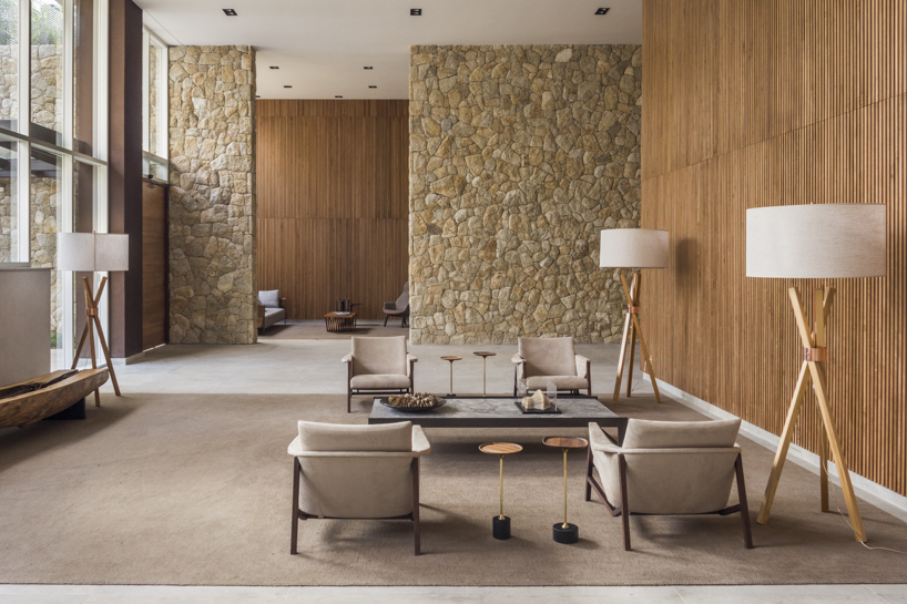 PSA arquitetura incorporates natural materials to building brazil