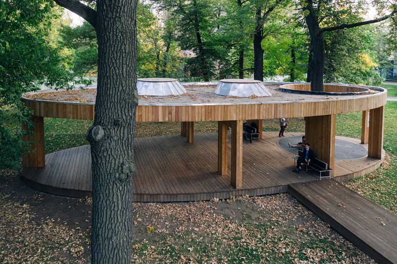 narodnyi architector blends wooden pavilion into historical center of ...