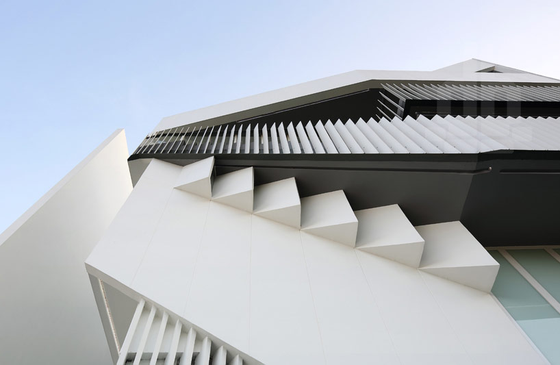 interflow house - an interlocking system by id-ea