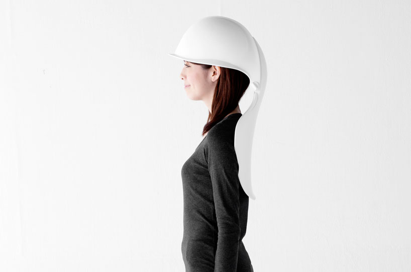 mamoris chair double functions as an emergency safety helmet