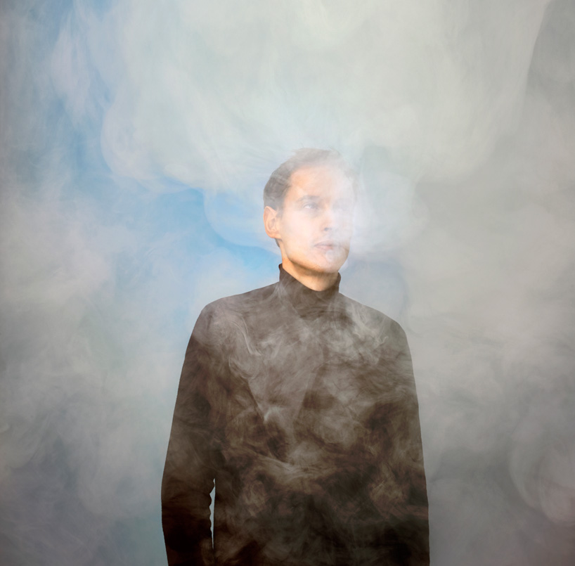 daan roosegaarde creates jewelry using compressed smog particles