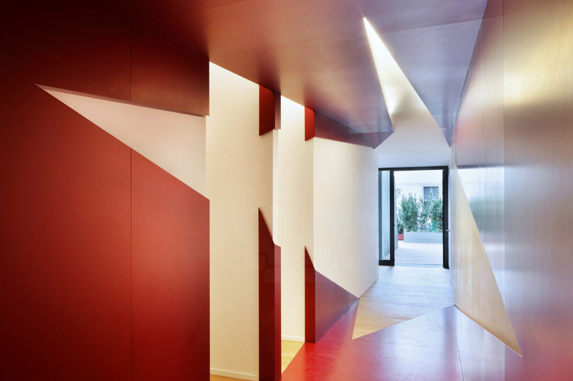 arkham decorates como theater restaurant with virtual geometries