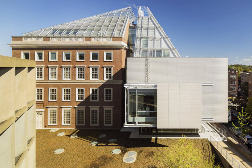 renzo piano unites harvard art museums with glazed rooftop structure
