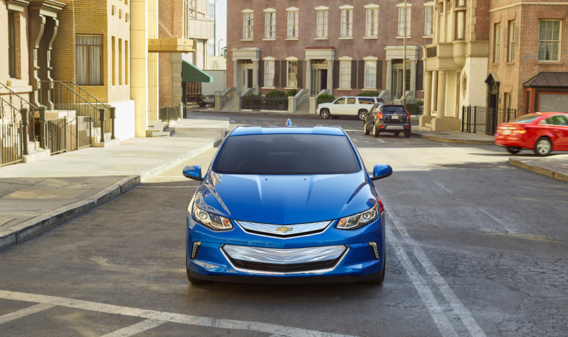 2016 chevrolet volt electric car averages 900 miles between fill-ups