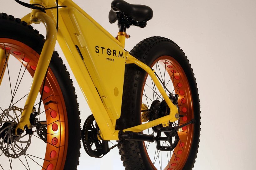 storm ebike battery-swapping feature provides power for 50 miles