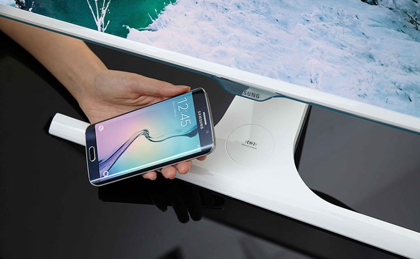 clean up the computer desk with samsung's wireless charging display