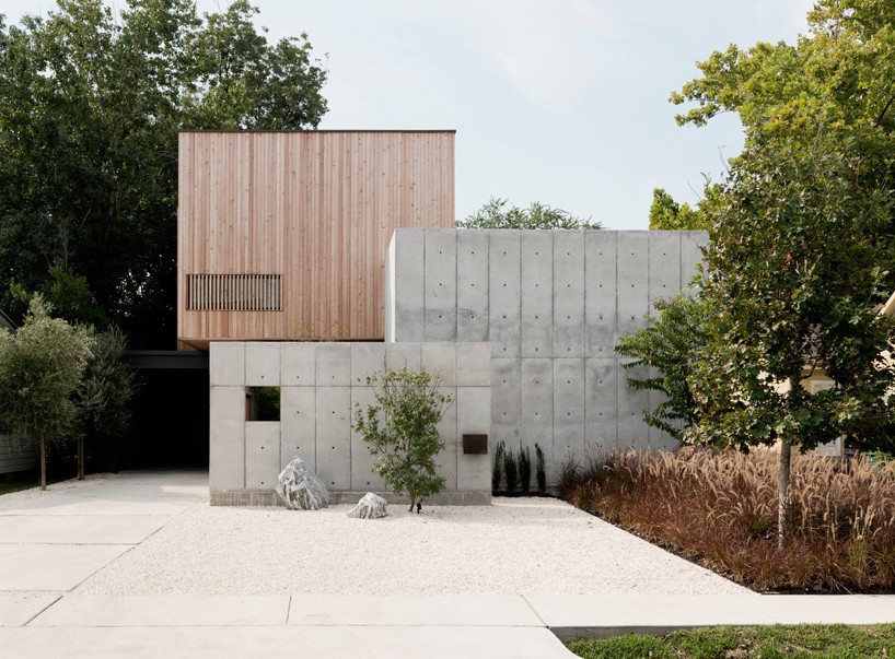 christopher robertson overlaps concrete + timber volumes in texas home