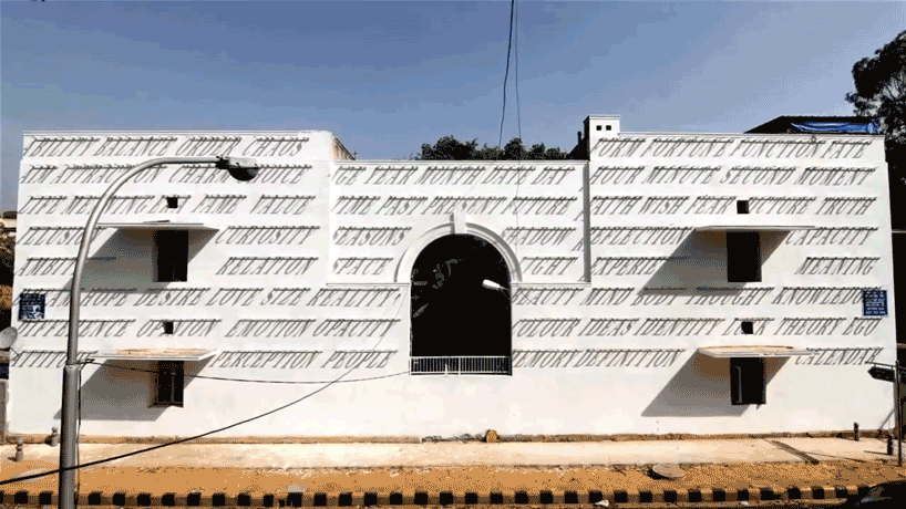 DAKU's typographic sundial in india generates ever-changing graffiti