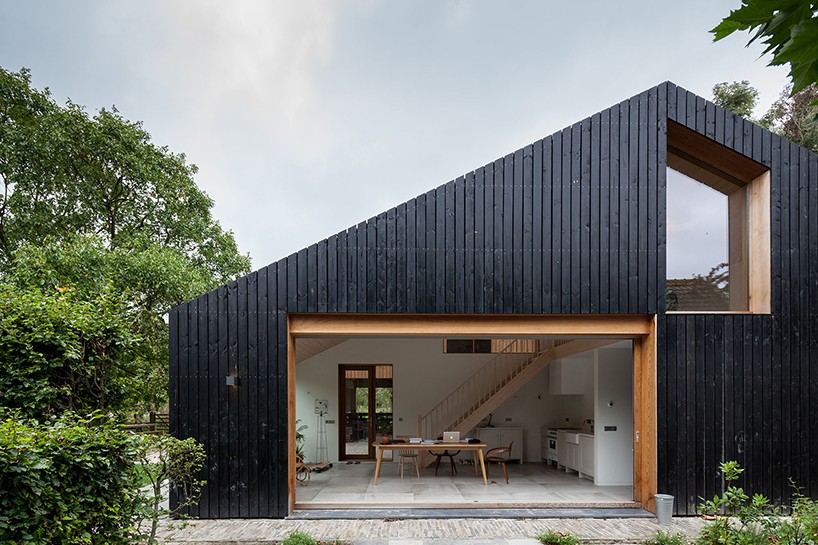 workshop architecten extrudes barn façade in the netherlands