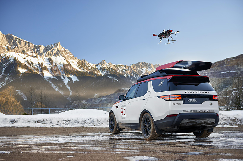 land rover’s ‘project hero’ comes with a roof-mounted drone