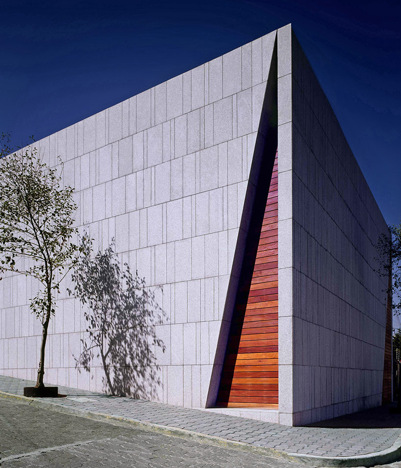 pascal arquitectos designs the mourning house as contemplative space