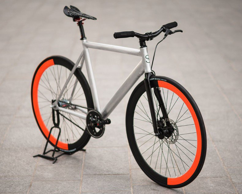 CSJT // CE SOIR JE T'AIME's equlibrium is a minimalist road bicycle