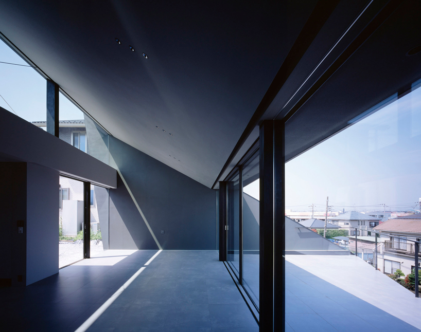 apollo architects captures sweeping northern view in design of 'acro' home
