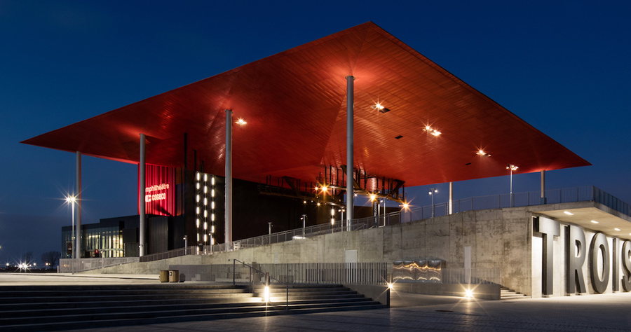 paul laurendeau floats roof over industrial site to create amphitheater