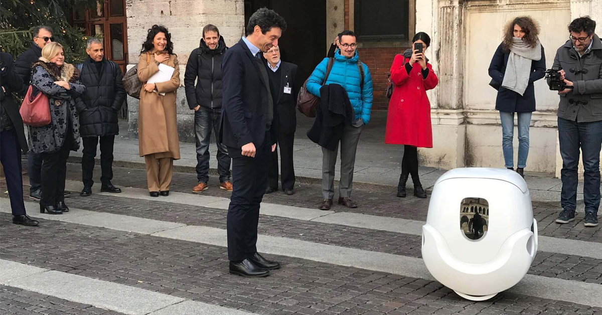 self-driving e-novia YAPE robot proposes future of urban delivery services