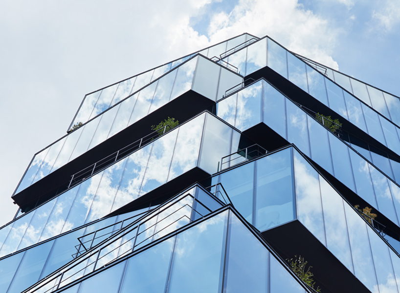 ETHNOS maximizes rental space in its fully glazed over-stacked building ...