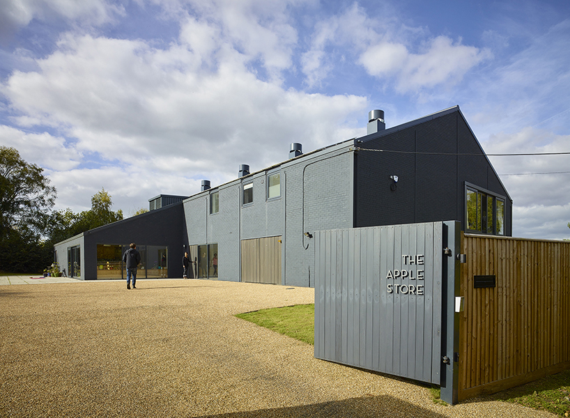 pH+ architects converts an apple packing station in the UK into a ...