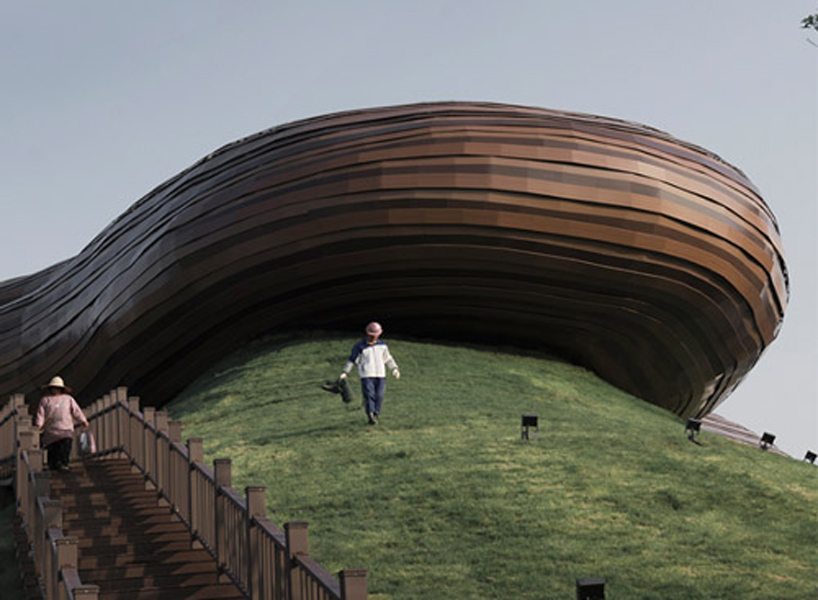 CROX is exhibiting the free-flowing liyang museum in venice ...