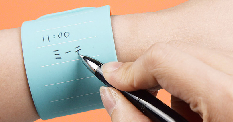 this wearable notepad keeps your last-minute memos handy