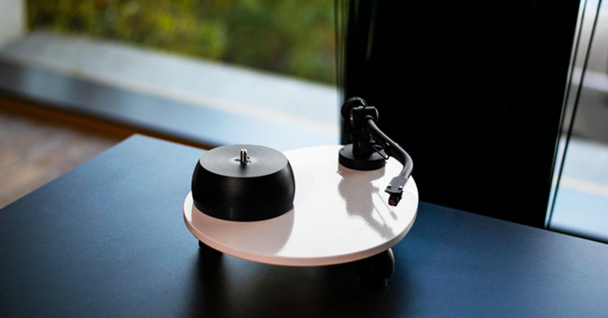 the custom design mini egg-shaped turntable by audio deva