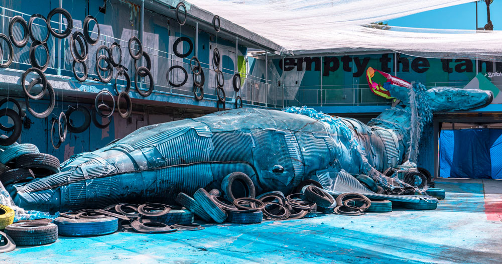 enormous 'trash animals' inhabit an abandoned motel in las vegas