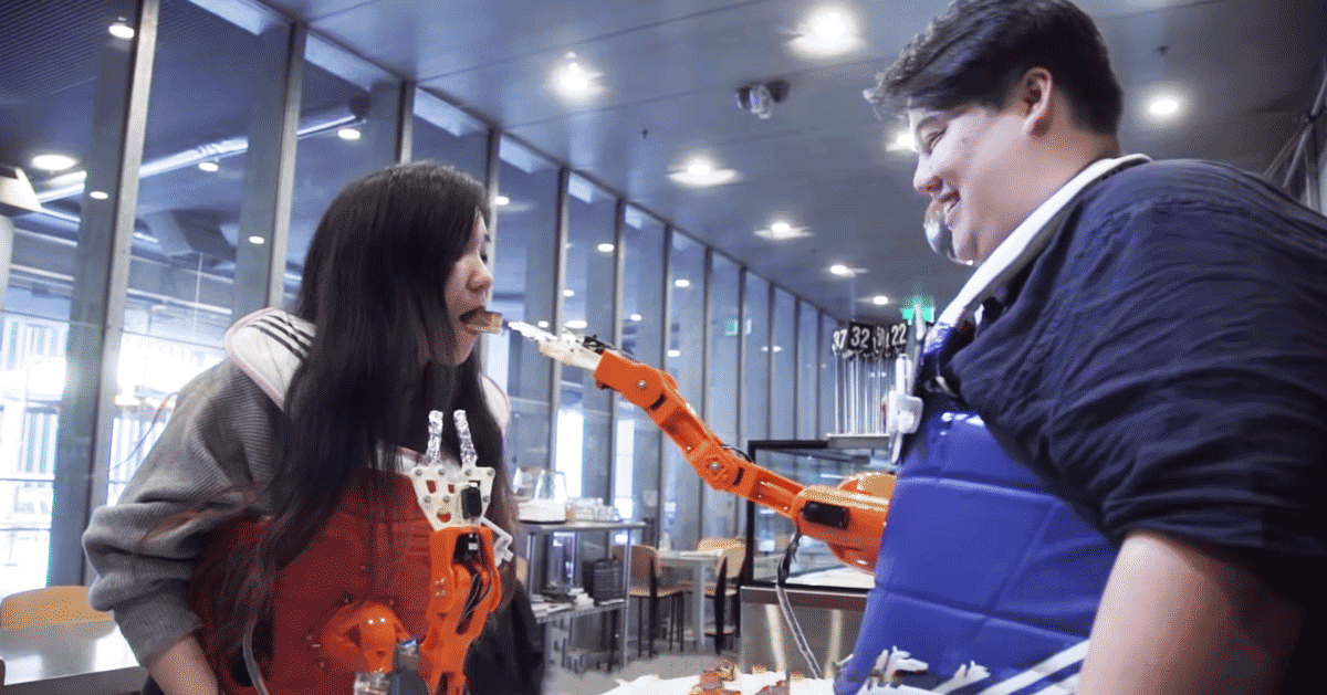this chest-mounted robot feeds your face so you don't have to