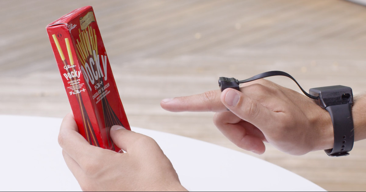 the fingerreader helps blind people read without braille