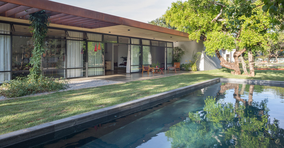 translucent house in brazil by samuel lamas offers enhanced connection ...