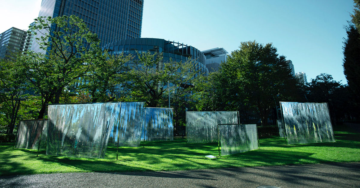 swell installation by we+ vizualizes the movement of wind and light