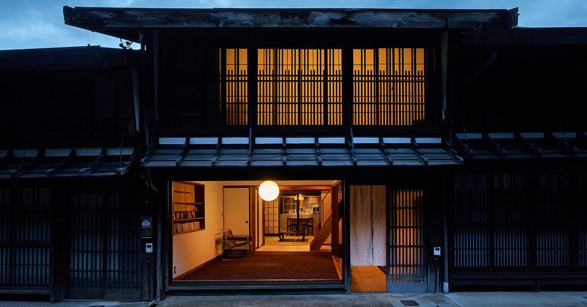 tsubame architects renovates traditional japanese townhouse with skylight