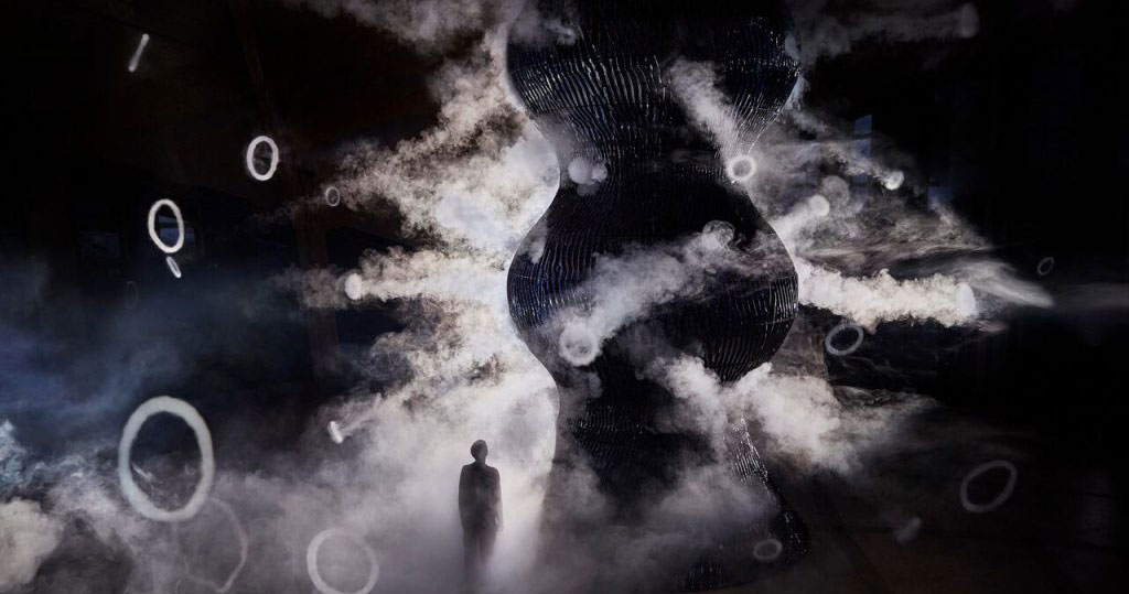 studio swine's mega-sculpture 'infinity blue' pays homage to cyanobacteria