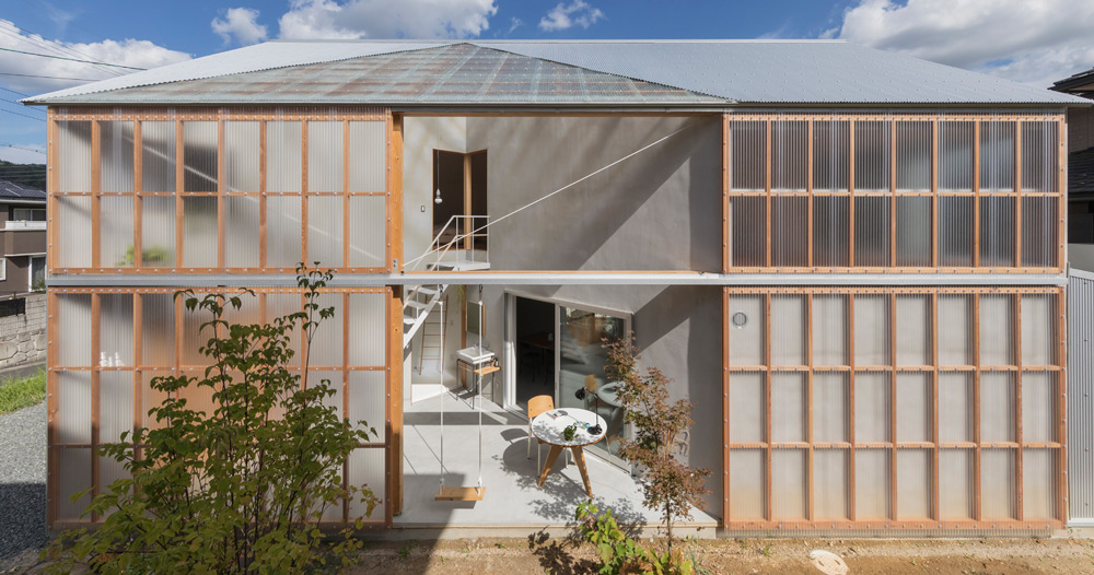 tato architects' 'house in sonobe' features polycarbonate façade