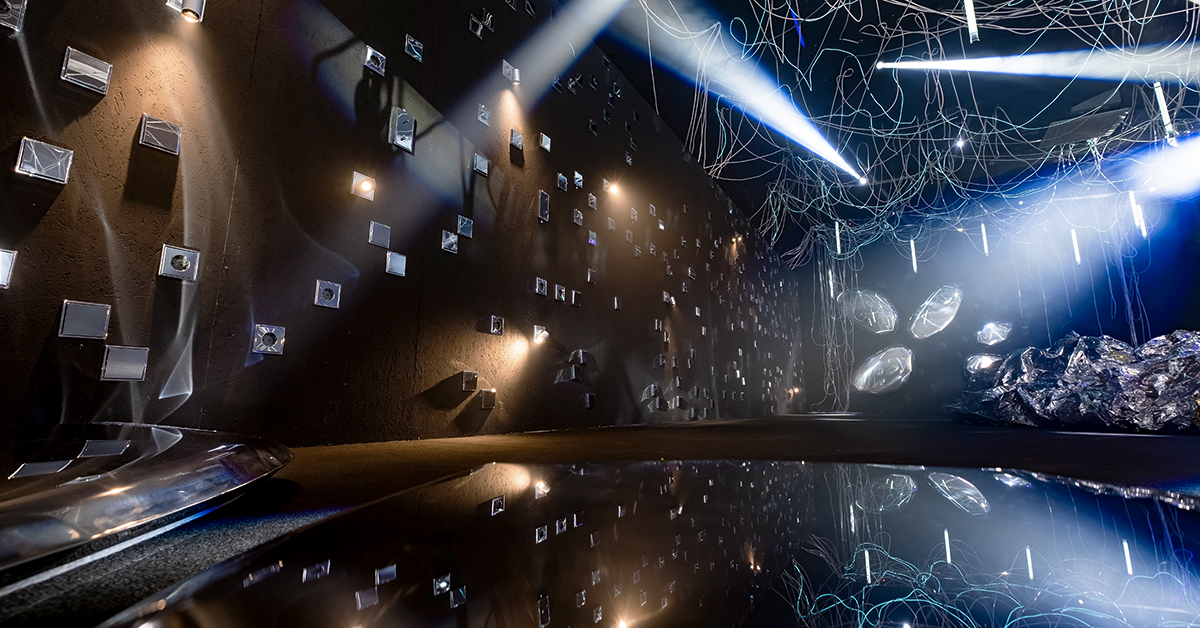 JUNG switches dramatically adapt installation of lighting, sound & movement