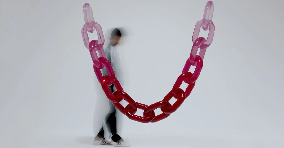 hua wang sculpts immersive chain necklaces and bracelets using resin ...