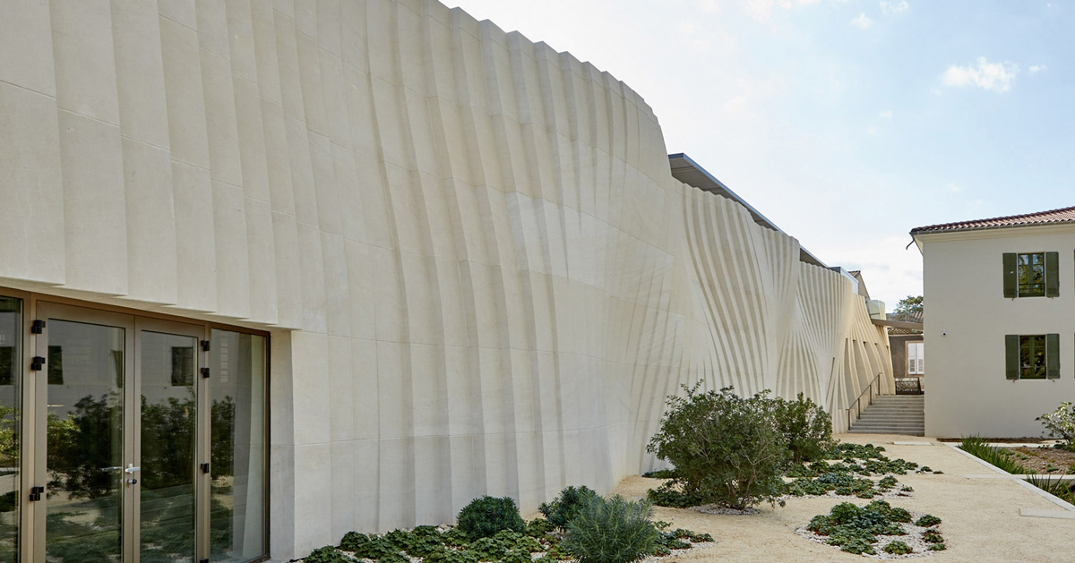 carl fredrik svenstedt adds cellar clad in curving solid stone to delas ...