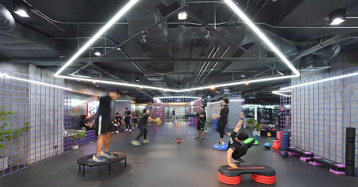 looklen architects builds a steel grid system to decorate gym in bangkok