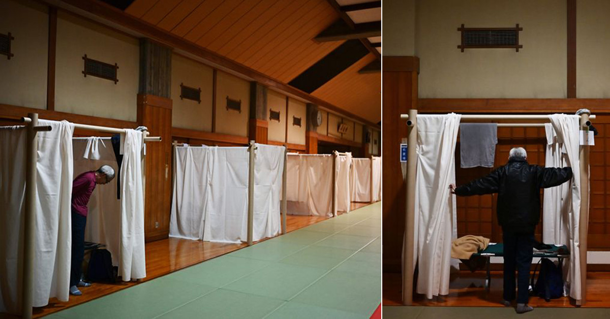 shigeru ban's paper partition system used to shelter homeless 'net cafe ...