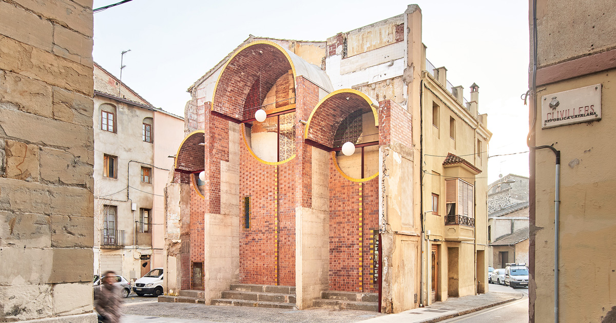 unparelld'arquitectes adds inhabitable brick façade to party wall in ...