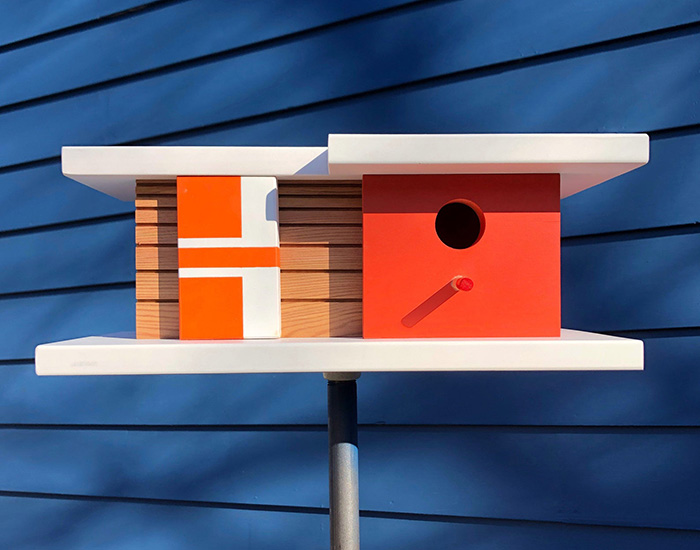 these modernist birdhouses have been shaped after palm springs' mid ...