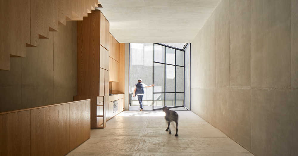 PPAA fits two minimal dwellings 'pachuca' on narrow mexico city lot