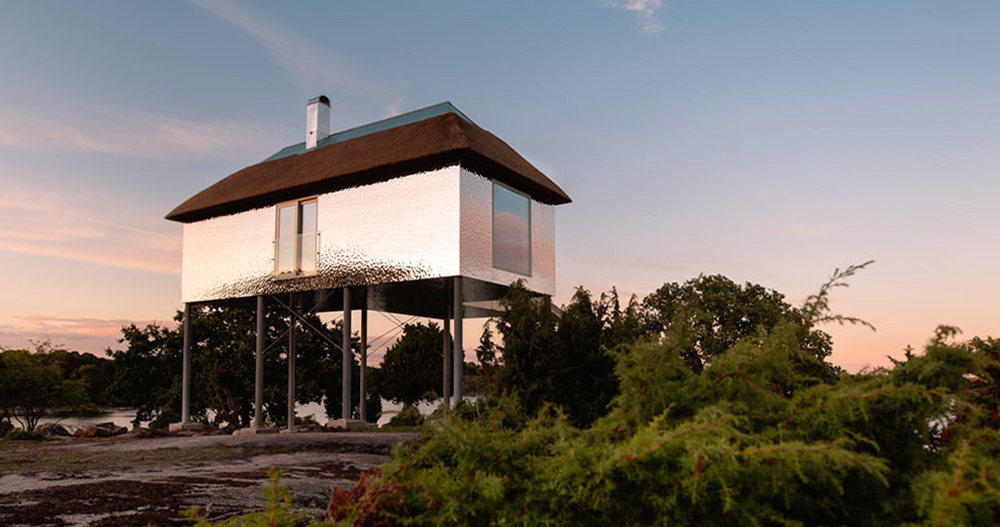 SynVillan is an elevated, mirrored villa at scandinavia's largest ...