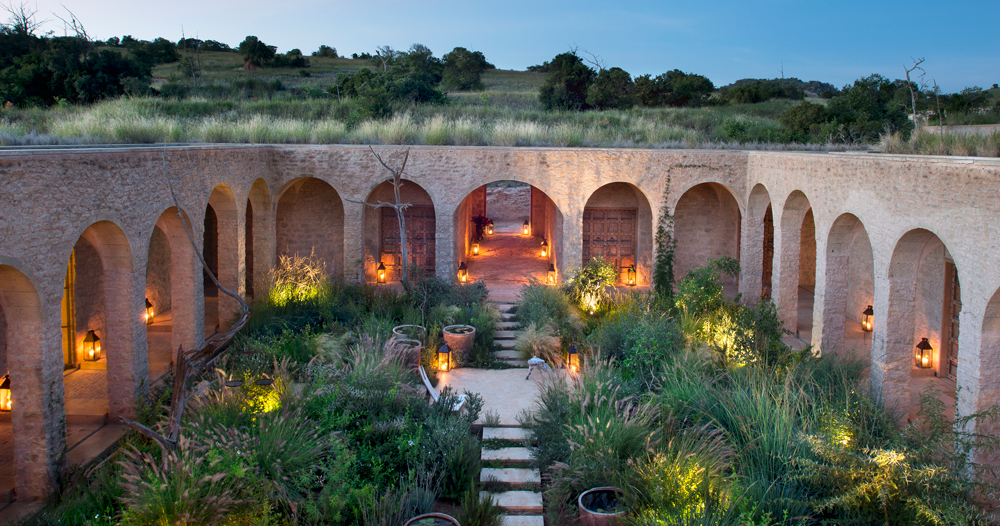michaelis boyd's arijiju house hybridizes european and kenyan architecture