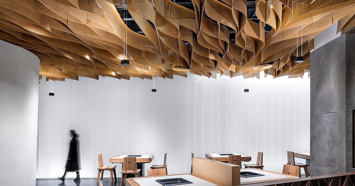 undulating lattice ceiling dominates banu restaurant in zhengzhou, china