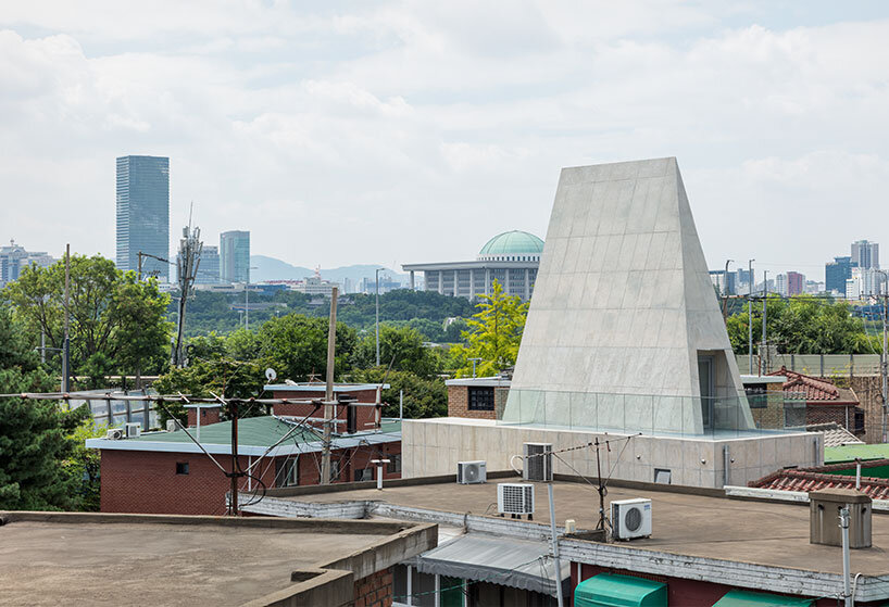 SML builds an extruded triangular volume according to the right of sunlight