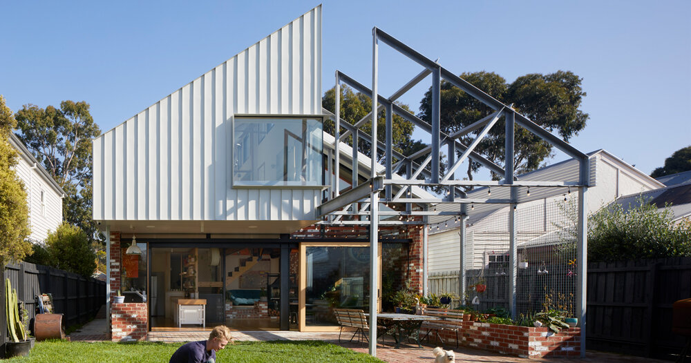 OOF! architecture's renovated gantry house shows playful orange structure