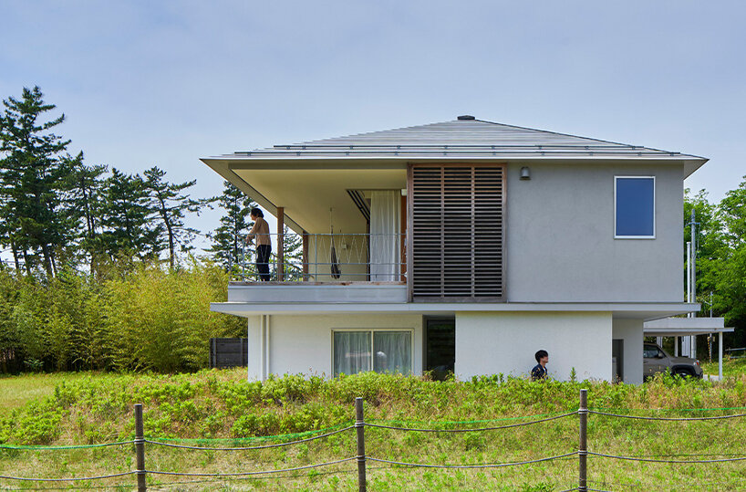 toga house by takeru shoji architects is a half-sunken dwelling in japan