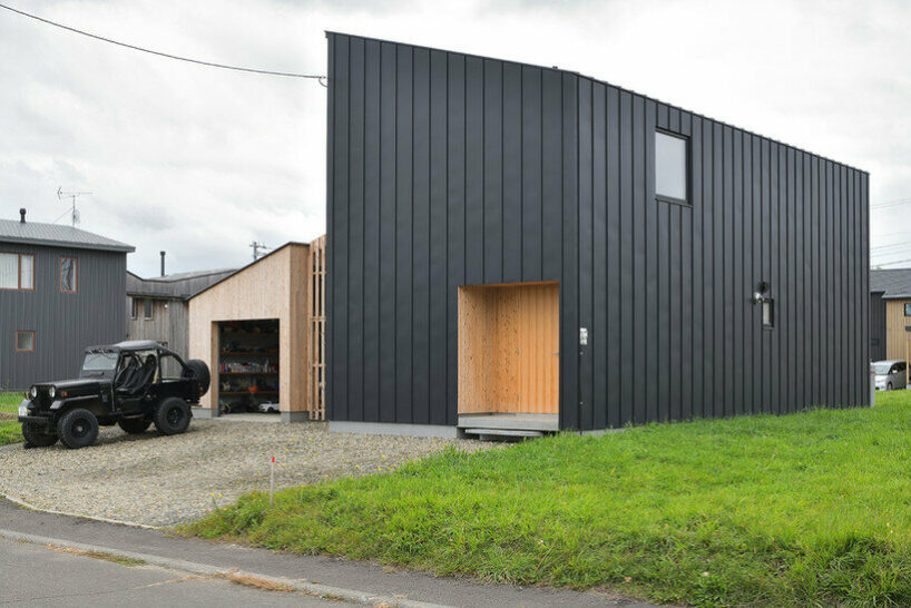 ryuji yamashita divides a building into two for its 'garage house' in japan