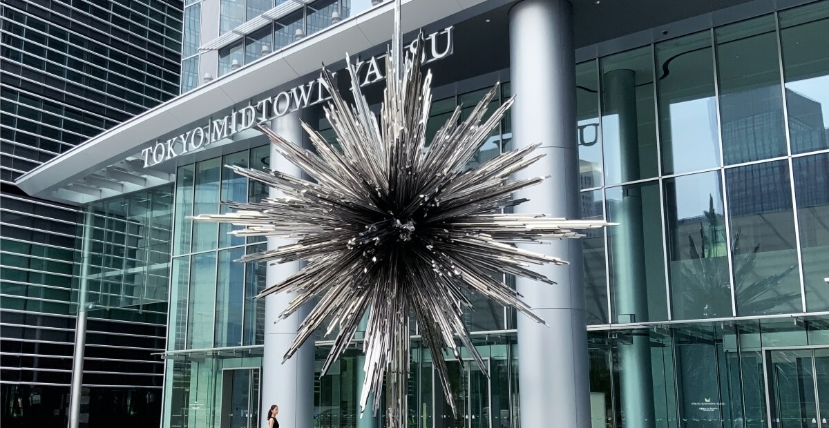 tokujin yoshioka sculpts 10-meter ‘star’ from 2,000+ octagonal ...