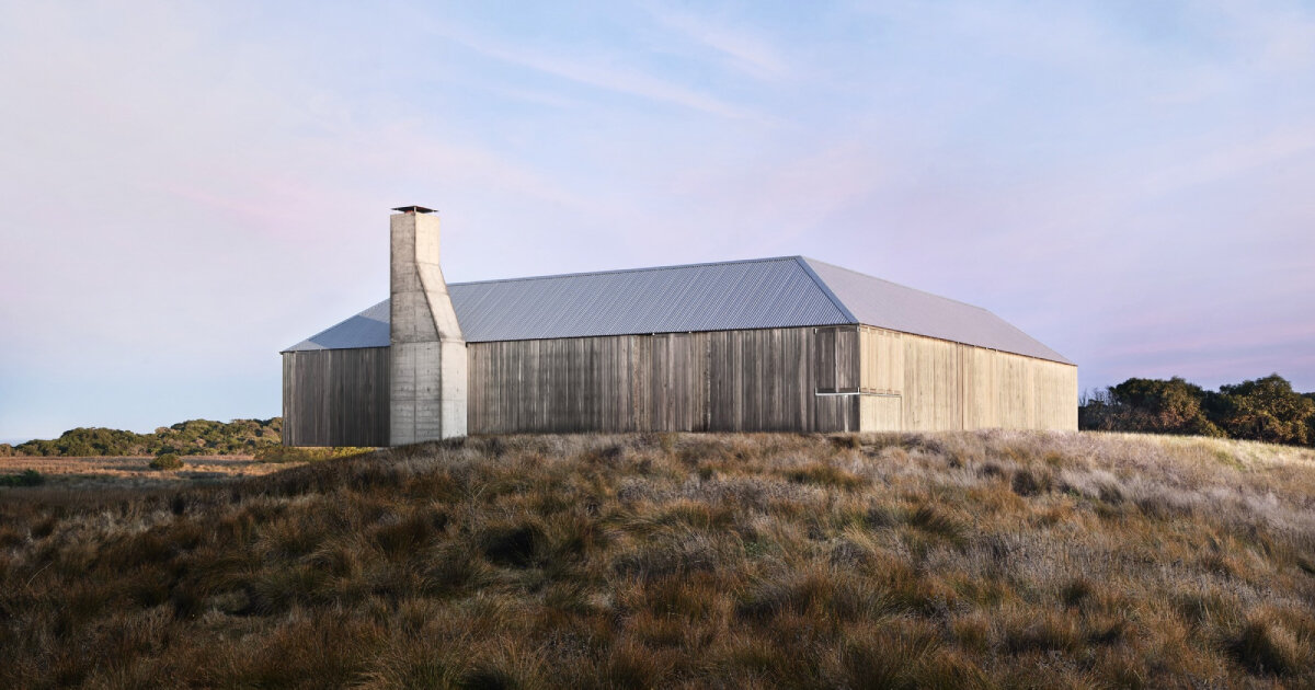 timber-clad 'bass coast farmhouse' cantilevers over rocky sand dunes in ...